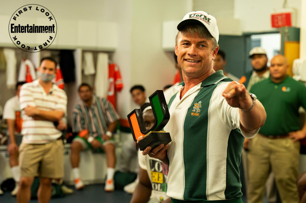 ‘Young Rock’: Luke Hemsworth em fotos da série sobre a vida de Dwayne ...