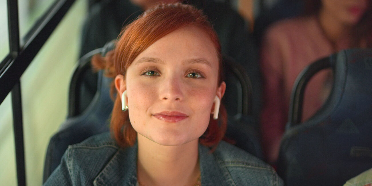 'Lulli': Nova comédia da Netflix com Larissa Manoela ganha primeiras ...