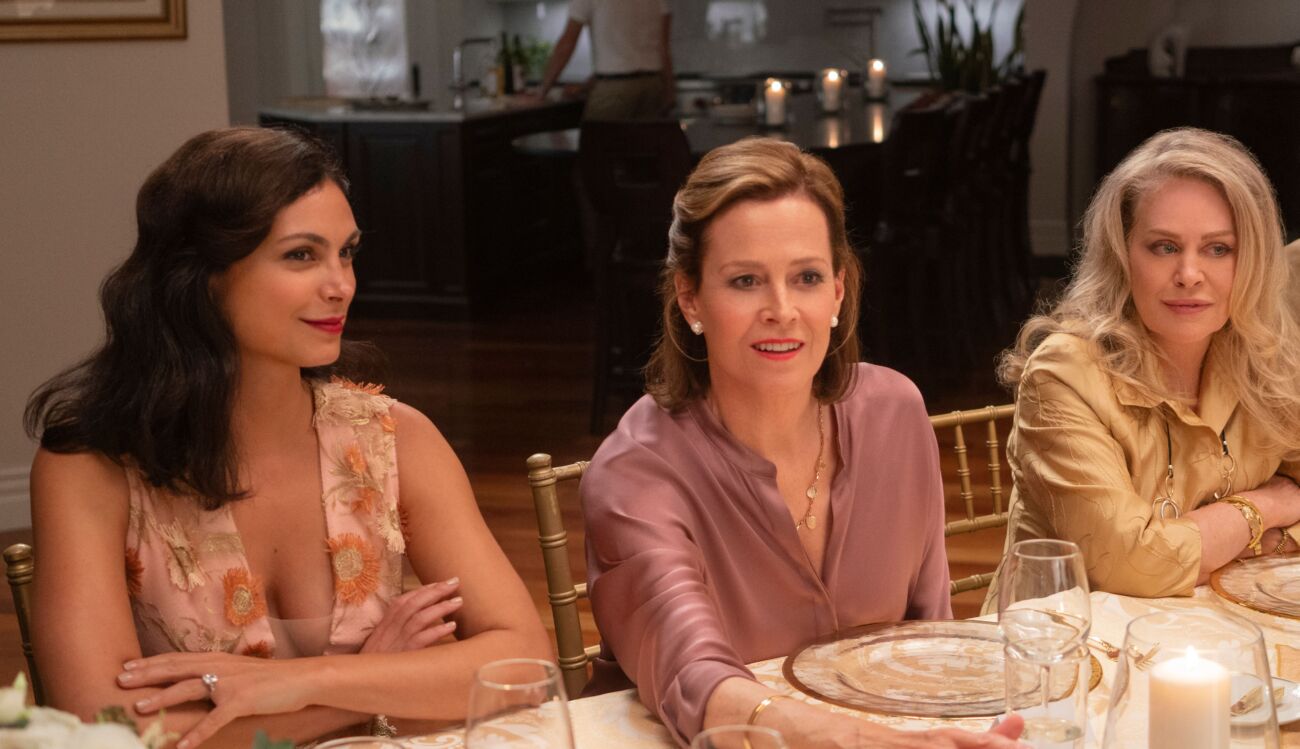 Crítica | Good House: Sigourney Weaver quebra a quarta parede em ...