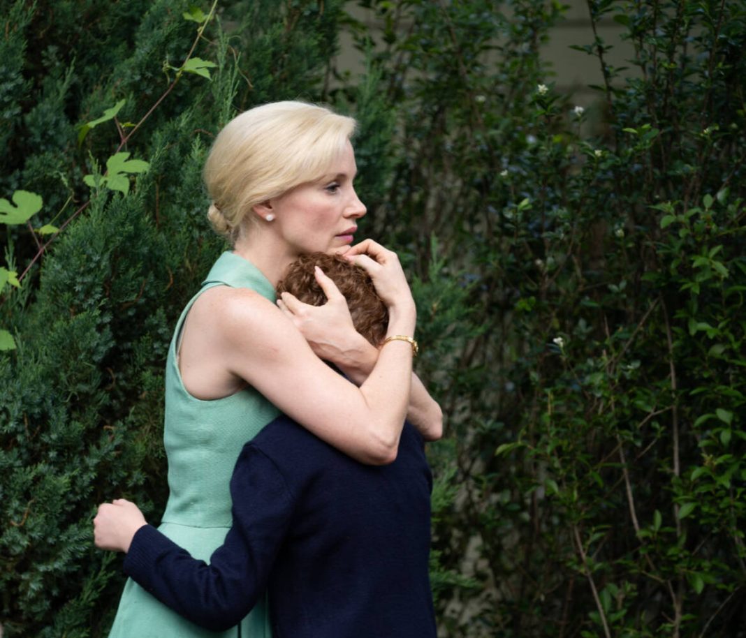 Crítica | Instinto Materno – Anne Hathaway e Jessica Chastain INTENSAS ...