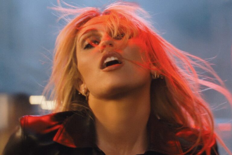 Crítica Miley Cyrus Embarca No Dance Pop E No Electropop Com Bass
